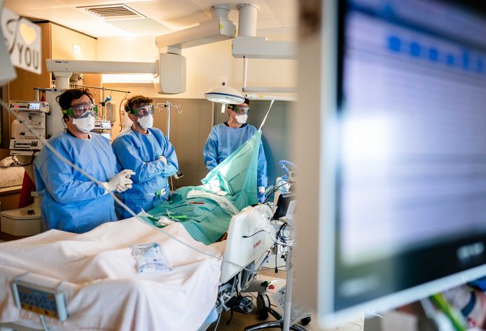 Druk op ziekenhuizen Oost-Nederland blijft hoog, ‘laten we hopen dat er ... Druk op ziekenhuizen Oost-Nederland blijft hoog, ‘laten we hopen dat er ...