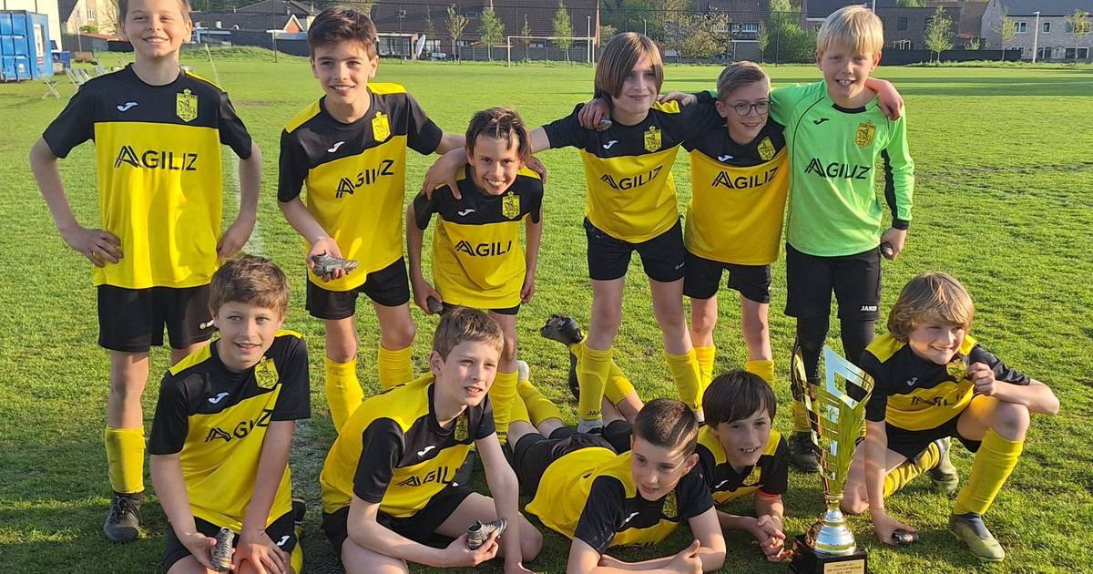U11 KFC Halle pakken prestigieuze Vlaamse voetbaltrofee | Zoersel | hln.be