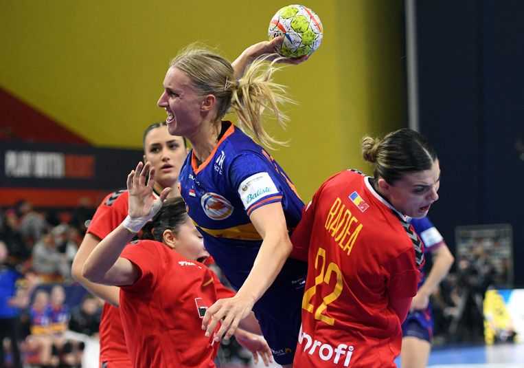 Handbalsters openen EK met belangrijke overwinning op Roemenië