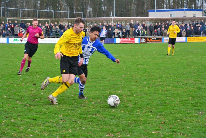 Strafschop helpt Bladella aan derbyzege op Reusel Sport ...