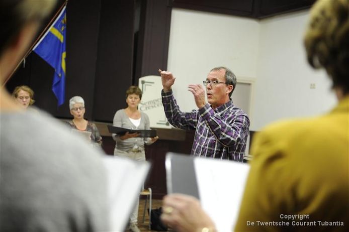 Frank Deiman brengt humor bij Oldenzaals kamerkoor | Oldenzaal ...
