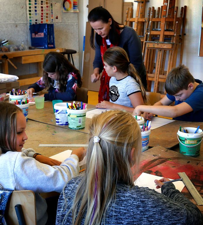 Kunstenares Marleen van Zwienen opent Senior Atelier in Gorinchem | Rivierenland | AD.nl