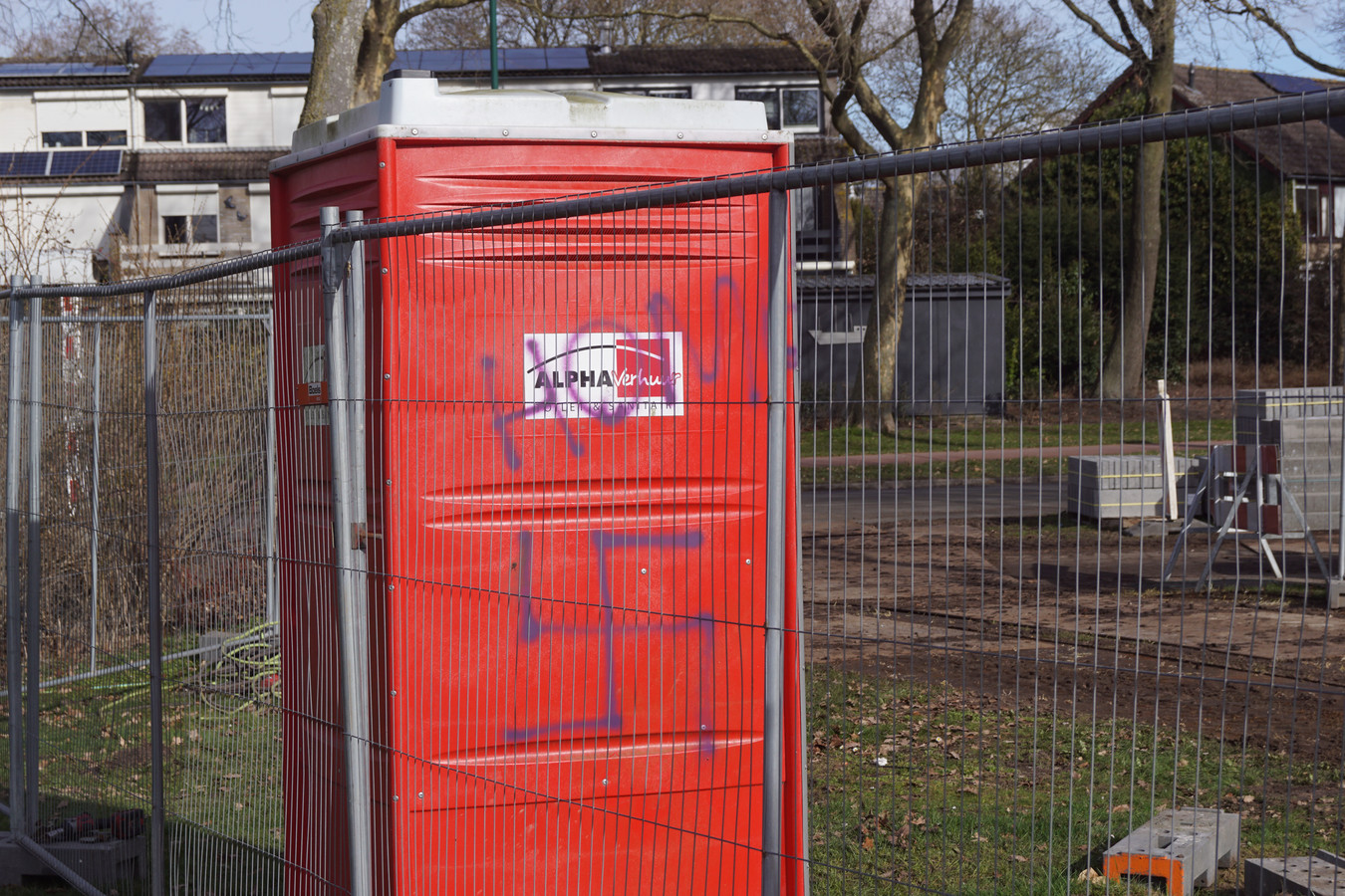 Nieuwe skatebaan in Bunschoten beklad met hakenkruis | Foto | AD.nl