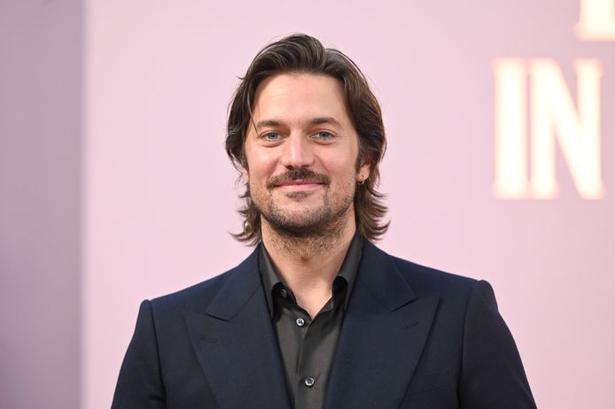 Emily in Paris-ster over zijn personage Gabriel: ‘Wij groeiden steeds ...