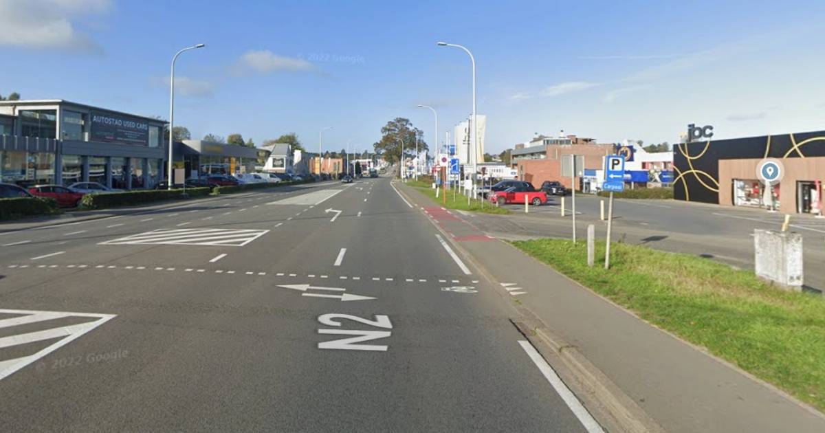 Gesprongen waterleiding op Brusselsesteenweg | Herent | hln.be