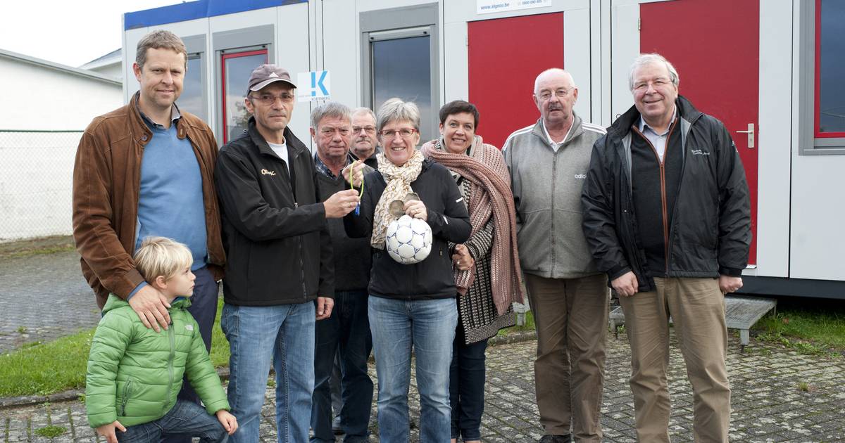 Nieuwe tijdelijke kleedkamers voetbalclubs | Kortenberg | hln.be