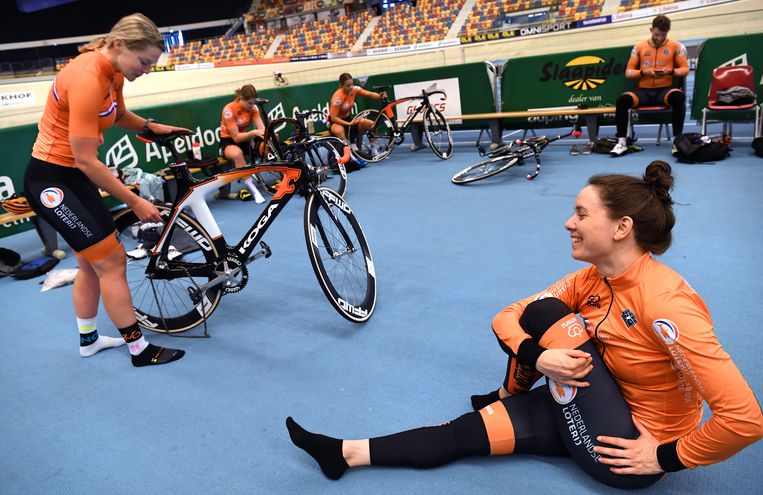 Na haar akelige val op de Spelen rijdt Laurine van Riessen alweer de WK ...