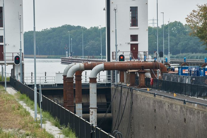 Sluis bij Eefde mogelijk op slot, schepen uit voorzorg alleen nog op ...