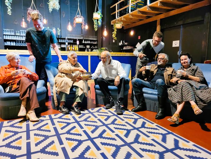 Nieuwe productie van De Schaduw ‘Hotel Minneleed’ belicht de liefde op ...