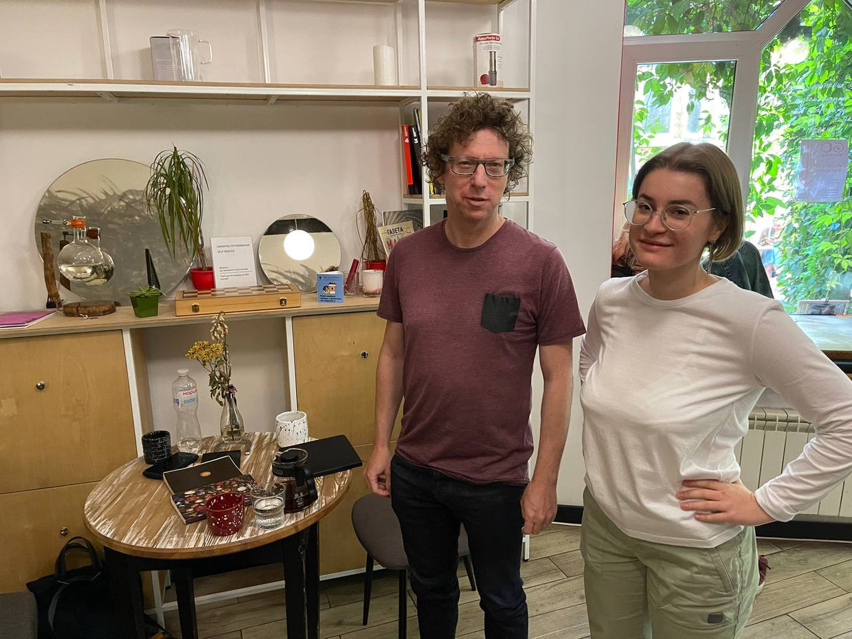 Arnon Grunberg meet de schade op in Oekraïne: ‘Als je wil weten waar de ...