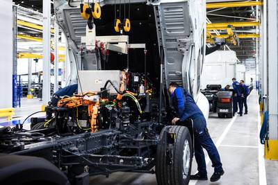 DAF verlaagt productie door kelderende vraag naar nieuwe trucks - Oozo.nl