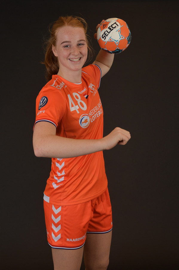 Handbalster Dione Housheer uit Ulft geniet van alles wat ze nu al ...