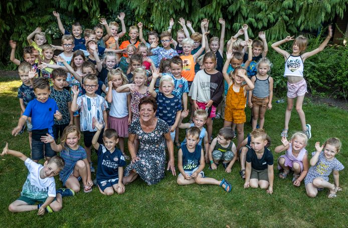 Juf Mirjam gaat Heise kinderen missen: ‘Soms brachten ze een kalfje ...