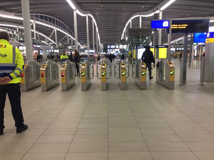 Geen problemen gesloten poortjes Utrecht CS | Utrecht | AD.nl