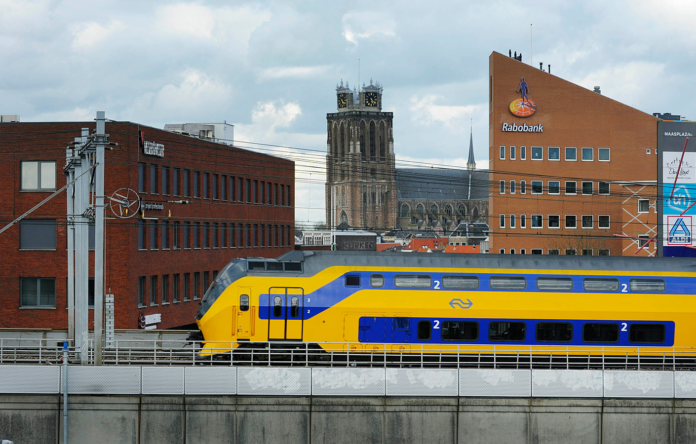 Zoek een alternatief voor je reis: vrijdag amper treinen in en om ...