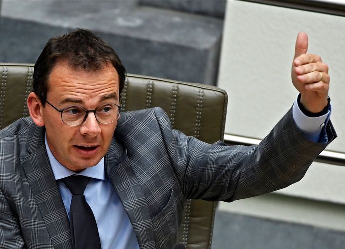 OVERZICHT. Van crisis naar crisis: Wouter Beke stopt als minister van ...