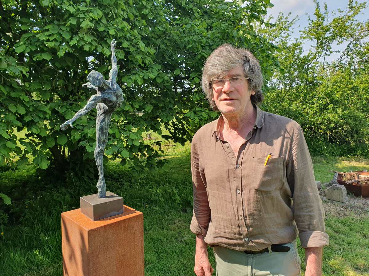 Kunstenaar Johannes Vlerick (68) toont ‘beelden in de tuin’ | Foto | hln.be