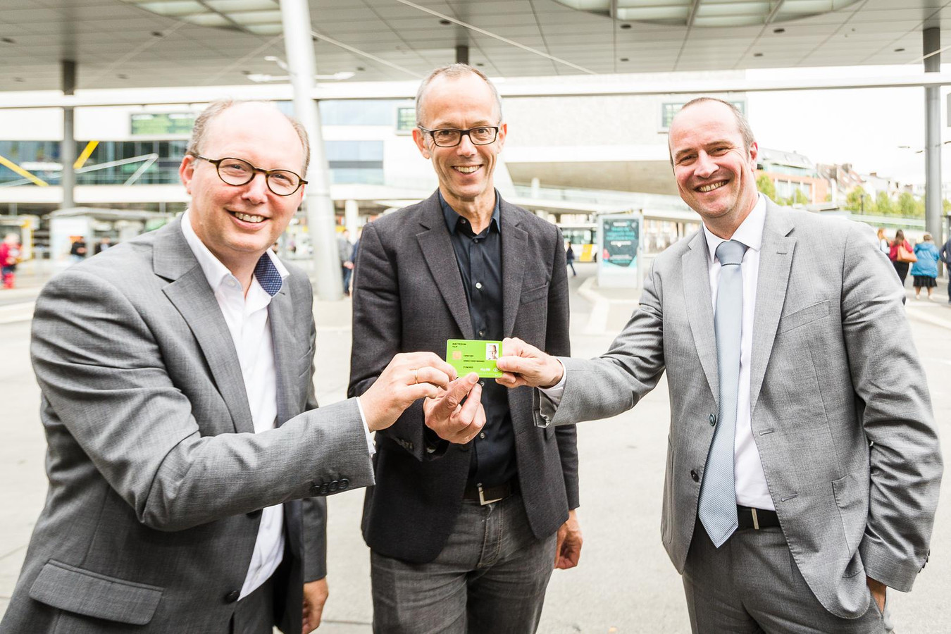 "Trein, tram én bus voor 60 euro" | Foto | hln.be