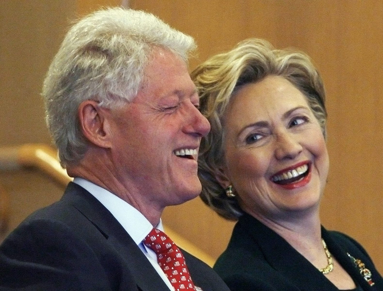 Hillary heeft een Bill-probleem: wat te doen met haar man? | De Volkskrant