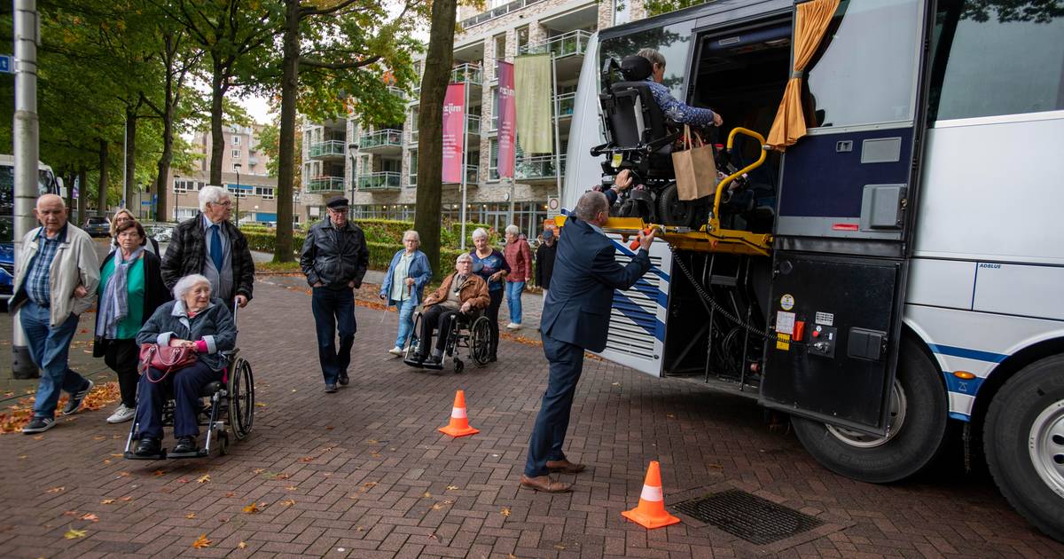 Ouderen halen Tilburgse herinneringen op tijdens zilveren jubileum ...