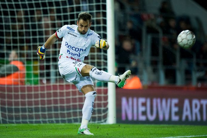 FT België: Senegalees toptalent Diatta (18) eerstdaags van Club ...