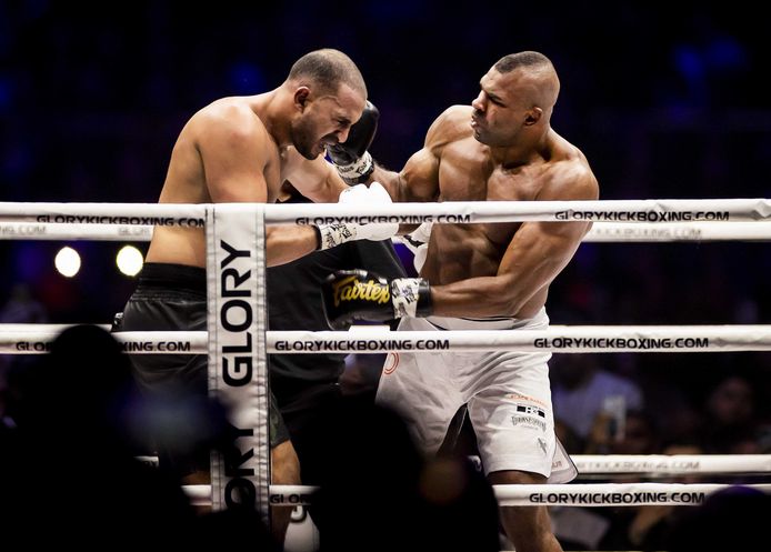 Badr Hari verliest slopend gevecht van Alistair Overeem en denkt ...