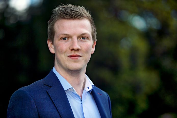 Tim Simons (22) uit Made 'wil nog steeds minister van onderwijs worden ...