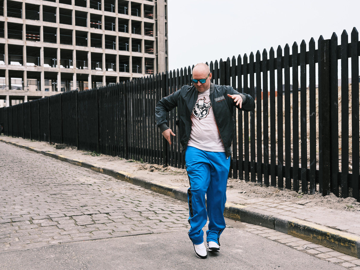 Hakken hakken bollen pakken? 3 Vlamingen nemen je mee in de échte gabber-scene | Foto | hln.be