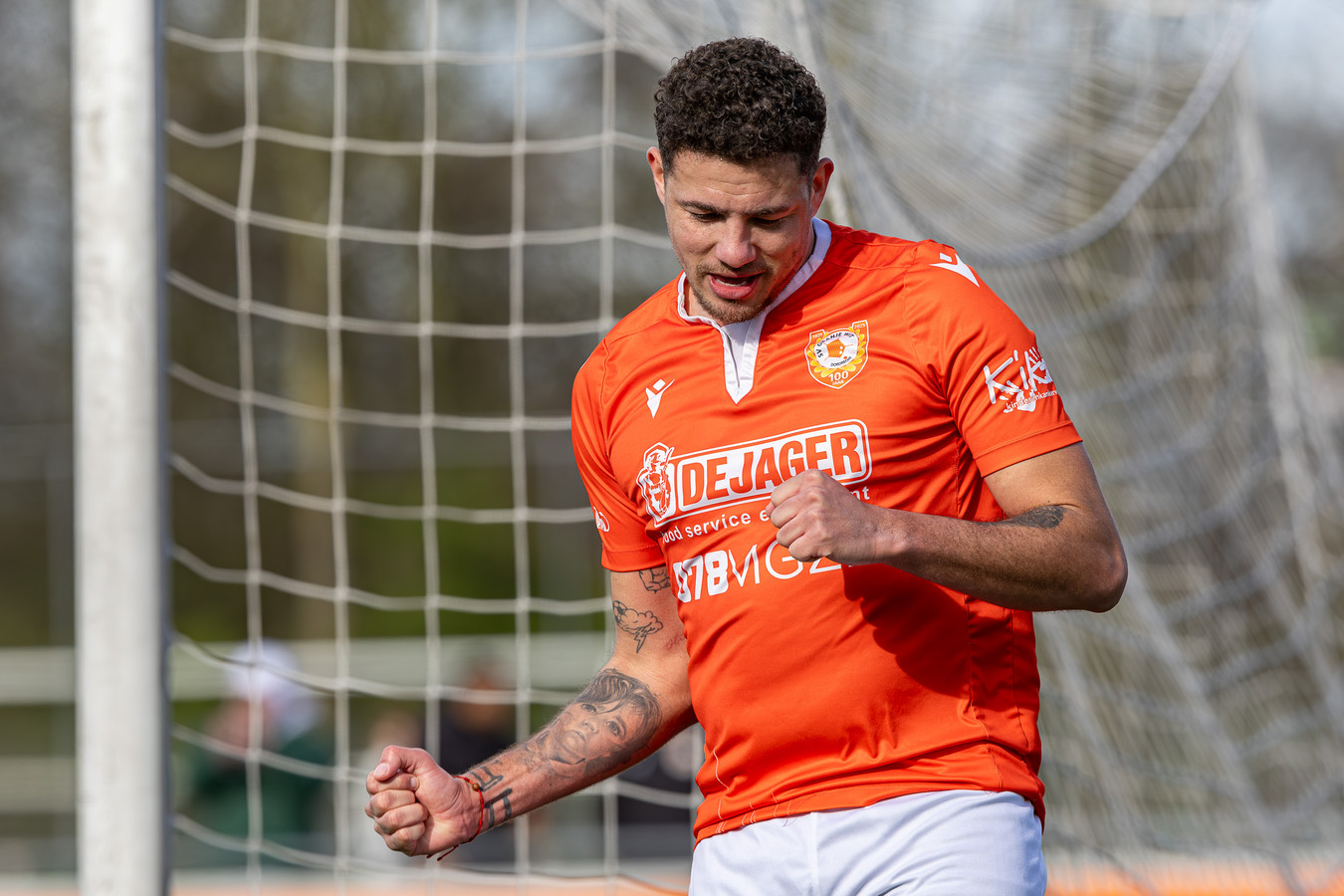 Wondergoal Rekondie, tumult op Bakestein en broers krijgen rood; lees ...