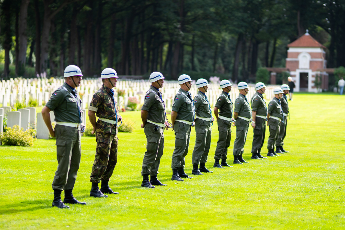 Oosterbeek toch weer in de ban van de Airborne Wandeltocht en de ... Oosterbeek toch weer in de ban van de Airborne Wandeltocht en de ...