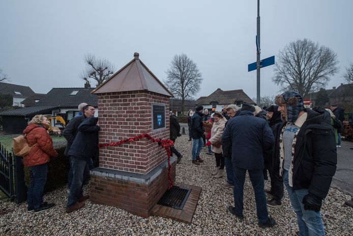 Na 85 jaar kan Rumpt weer water halen bij monumentale dorpspomp ...