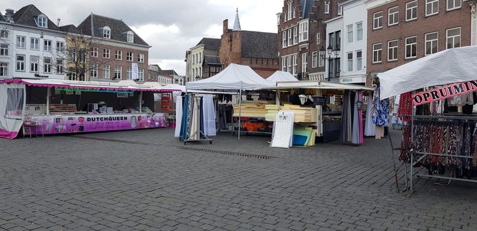 Rustige Bossche weekmarkt door coronavirus: ‘Het scheelt de helft ...