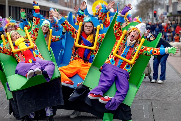 Schoenlapperslaand blijft bij zijn leest tijdens carnavalsoptocht in ...