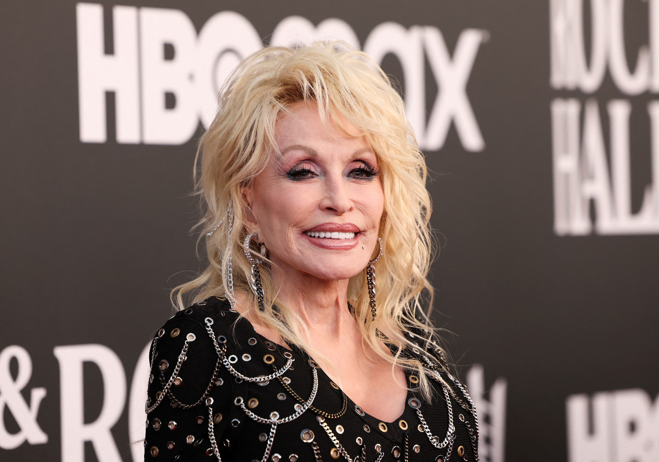 100 miljoen dollar om de wereld een stukje beter te maken: Dolly Parton ...