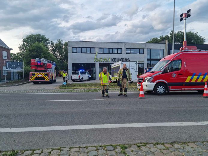 Brandje bij keukenbedrijf in Schoonaarde nadat zaagmachine vuur vat ...