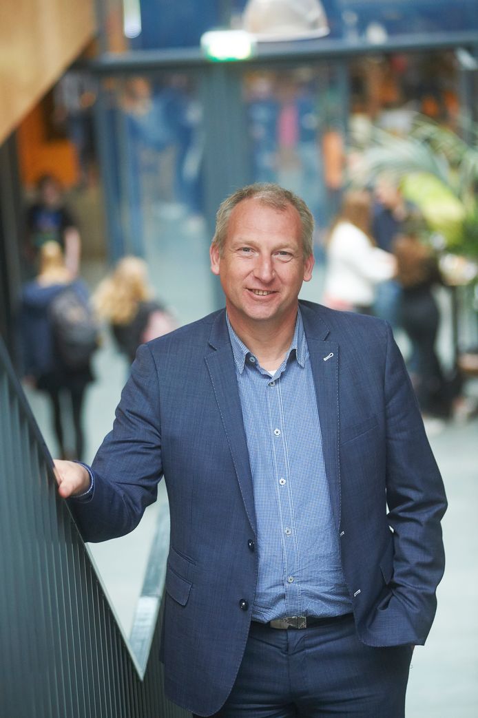 Nieuwe rector Relou prijst de traditie van Bernrode | Bernheze | bd.nl