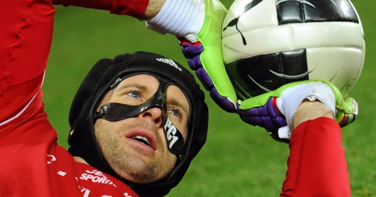 Met gebroken neus én masker én helm onder de lat | Sport | destentor.nl