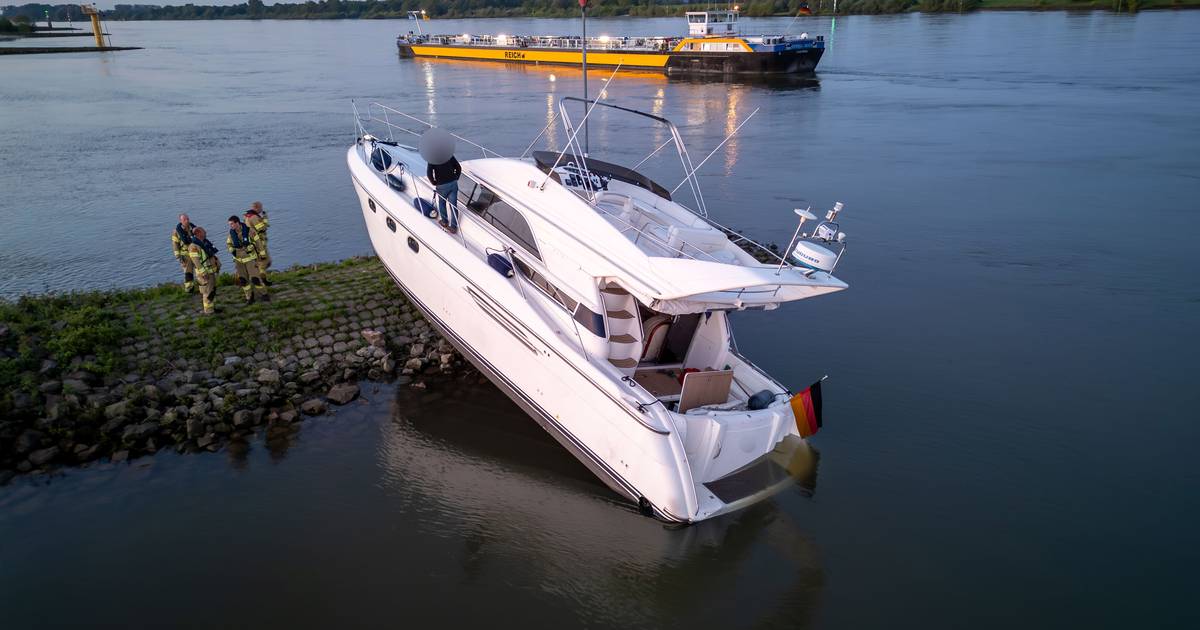Jacht botst op krib bij Tolkamer: boot ligt al uren vast | Zevenaar ...