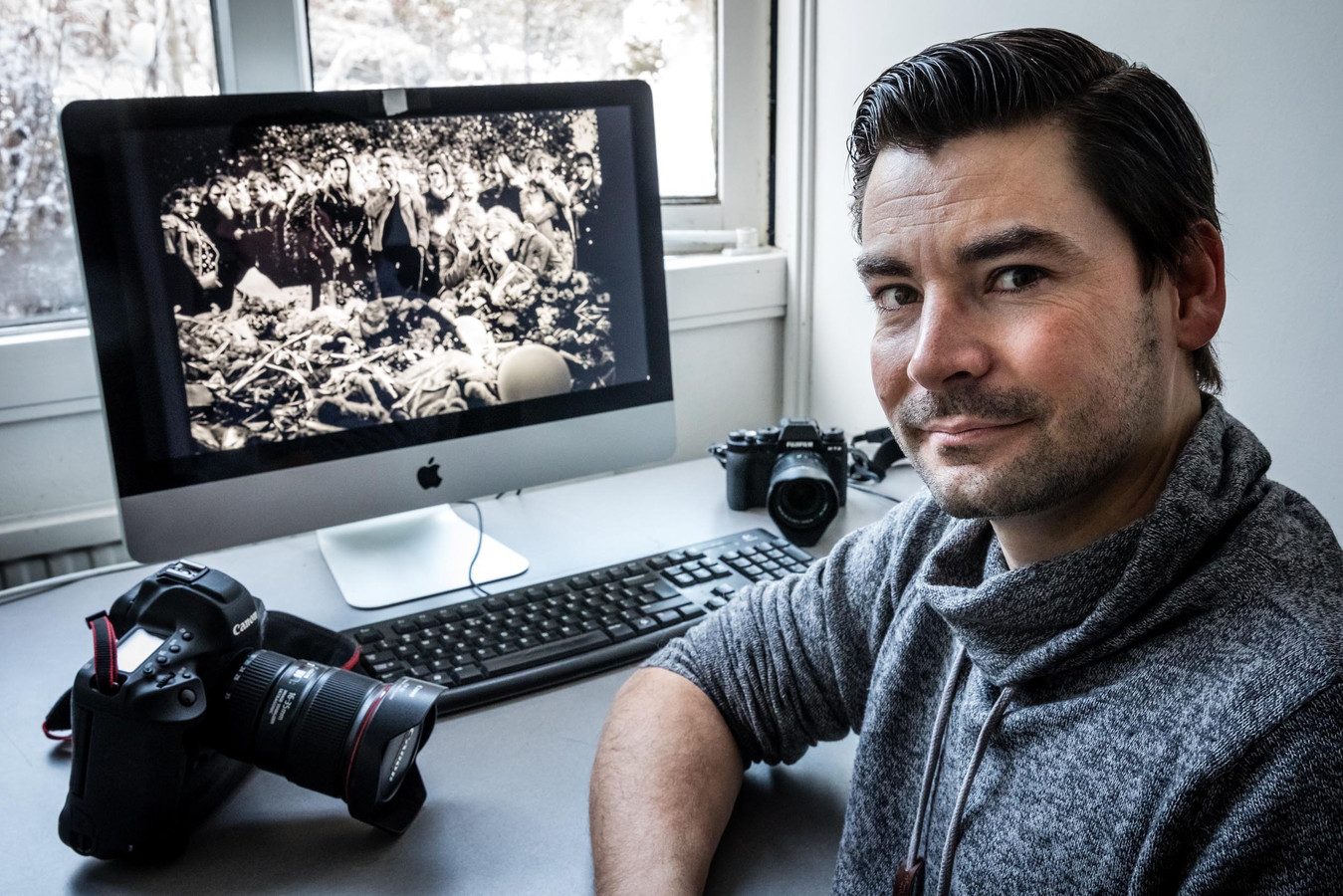 Foto van rouwende juffen in Oss maakt veel indruk: Zilveren Camera voor ...
