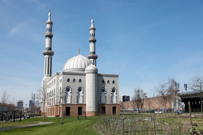 Grote zorgen over komst omstreden gastsprekers Essalam Moskee ...