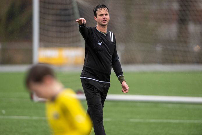 Rutger is clubscheidsrechter van het jaar in provincie Utrecht en fluit ...