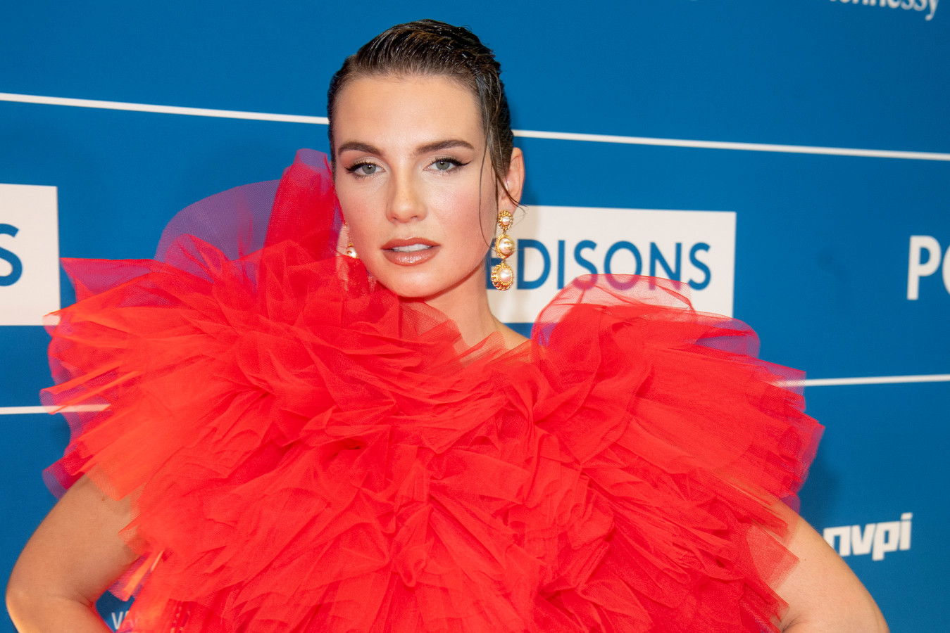 Maan stroomt Top 40 binnen en ook Måneskin klimt omhoog in hitlijst ...