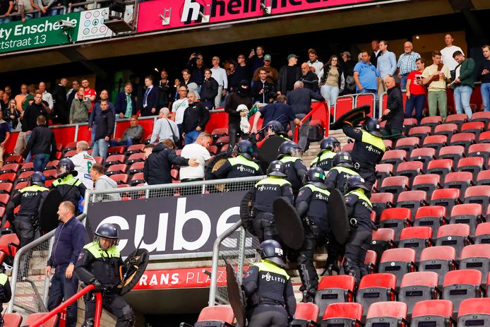 Weer twee Twentse relschoppers melden zich bij politie: voor NN5 en NN10 dringt tijd | FC Twente ...