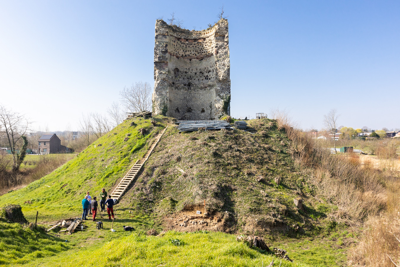 Burcht van Brustem geeft nieuwe geheimen prijs: “Tweede bruggenhoofd ...