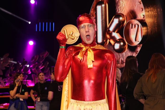 “Ik speel een volslagen idioot, maar ik ben het niet”: revelatie Timon ...