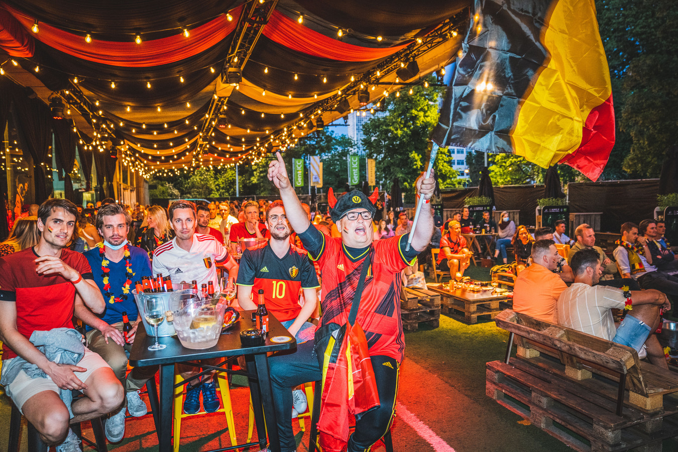 Zo beleefde Gent de match tegen de Russen: “Er hangt hier festivalsfeer ...