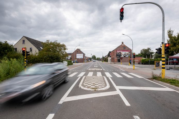 AWV werkt aan verkeerslichten kruispunt Putsesteenweg-Zwarte Leeuwstraat: “Fietsers en ...