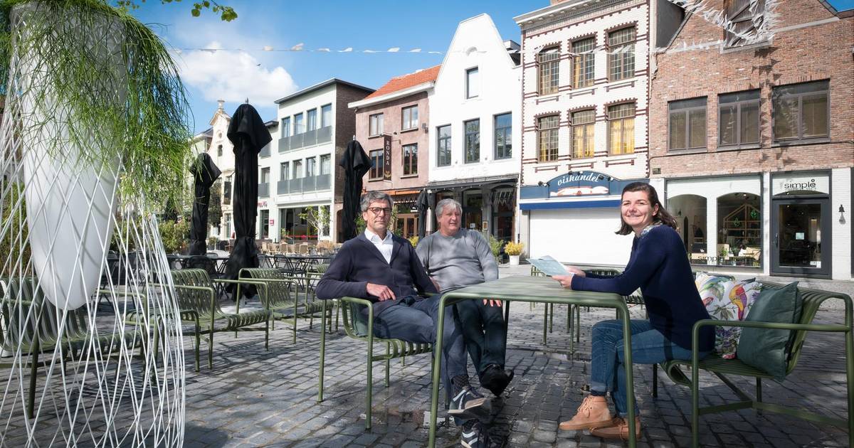 Simple zet designterras op Vismarkt | Mechelen | hln.be