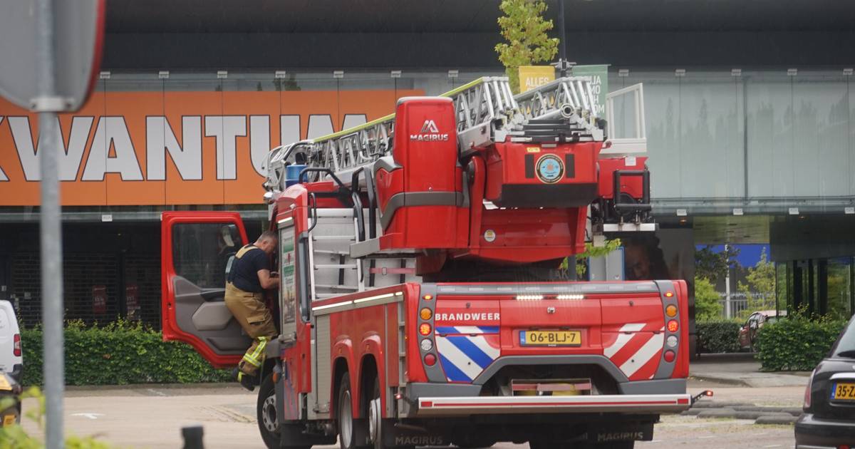 Brandweer blust klein brandje in woonwinkel op Van 't Hoffstraat in ...