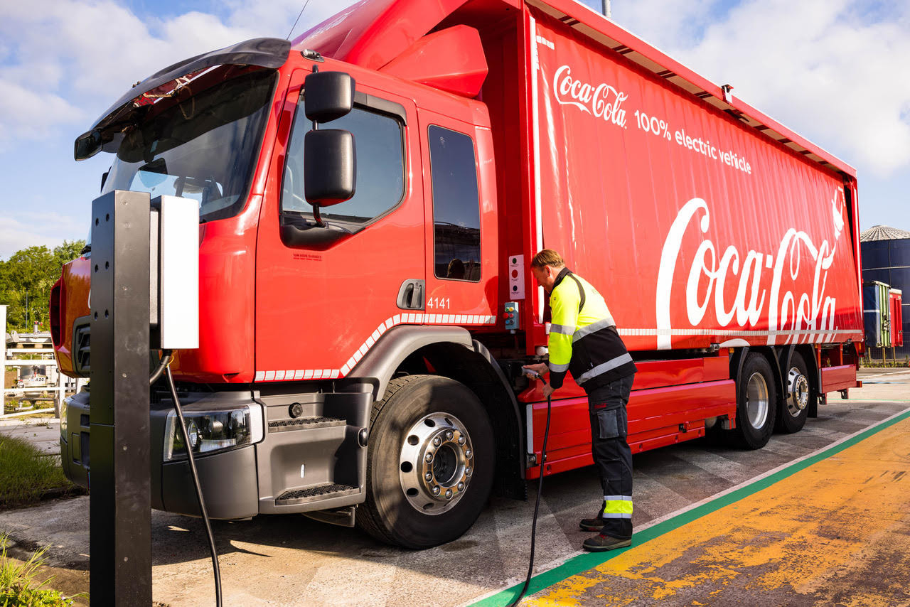 Gentse Coca Cola wordt voortaan geleverd met elektrische trucks | Foto ...